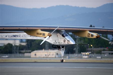 Solar-powered plane takes off for flight across U.S.
