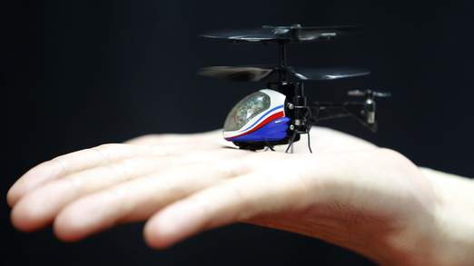 World’s ‘Smallest’ Radio-Controlled Helicopter
