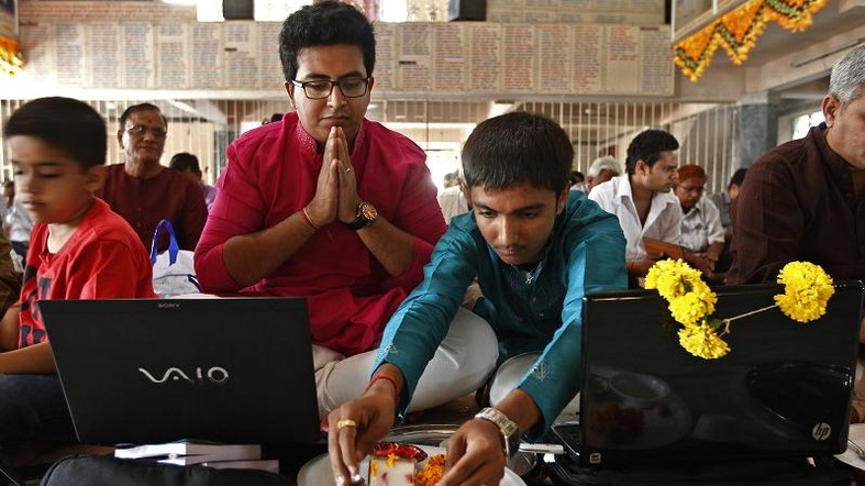 Facebook hits 100 million India users, largest after U.S.