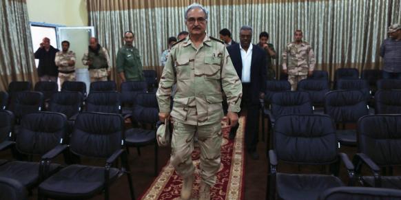 Families evacuate Benghazi as renegade Libyan general vows more attack