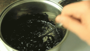 You Will Never Want To Drink Cola Again After Seeing It Boiled.