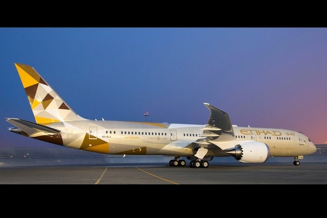 Etihad Airways’ first Boeing 787 Dreamliner takes to the skies