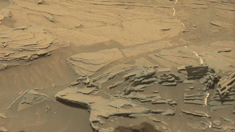 Mars Curiosity Rover Finds Mysterious ‘Floating Spoon’ on the Red Planet